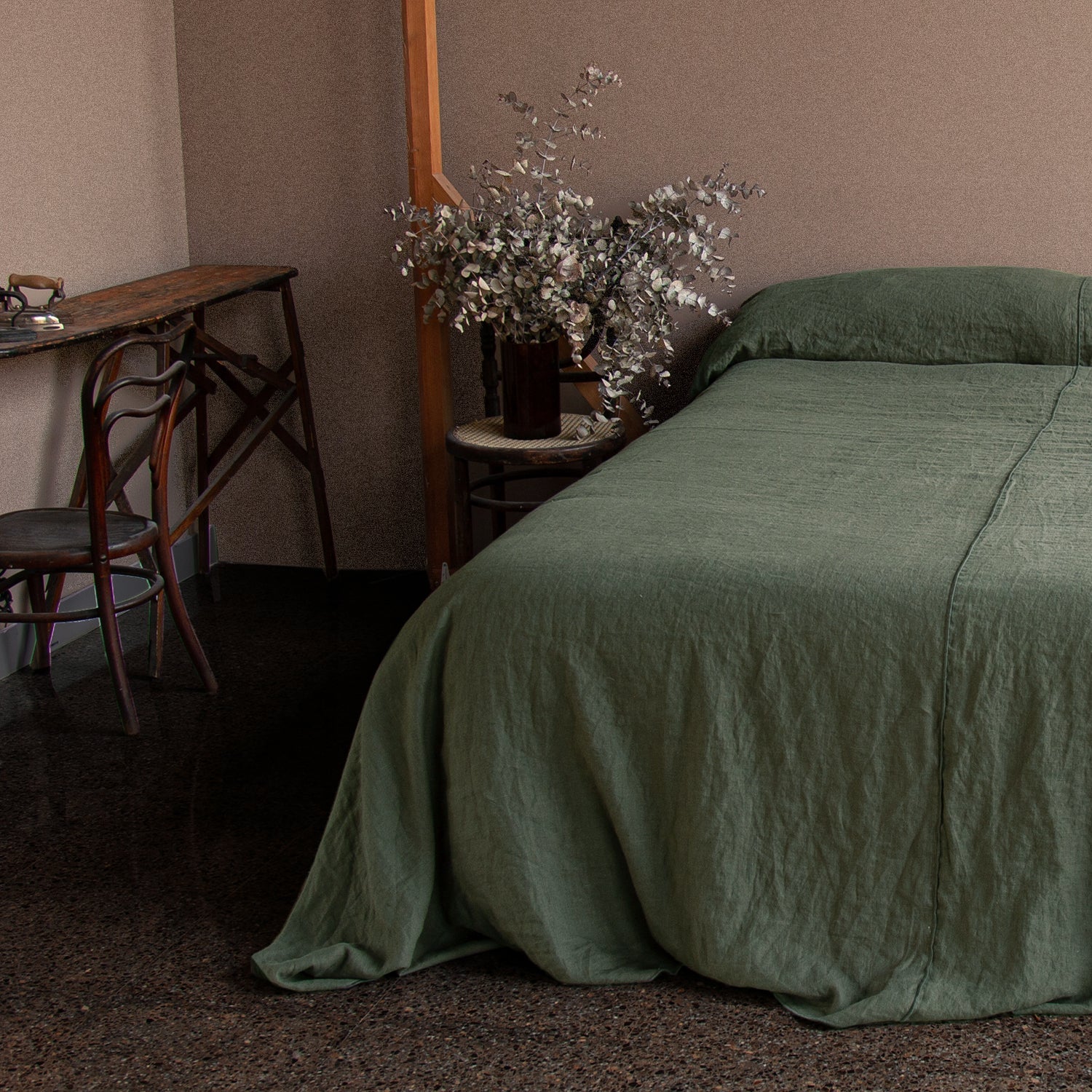 Comprar colcha verde de lino | Colcha Clásica | dE.LENZO – dE.LENZO